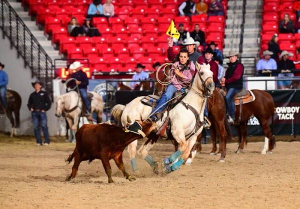 Jamie singletary splits $142,000 with her dad at world series team ...